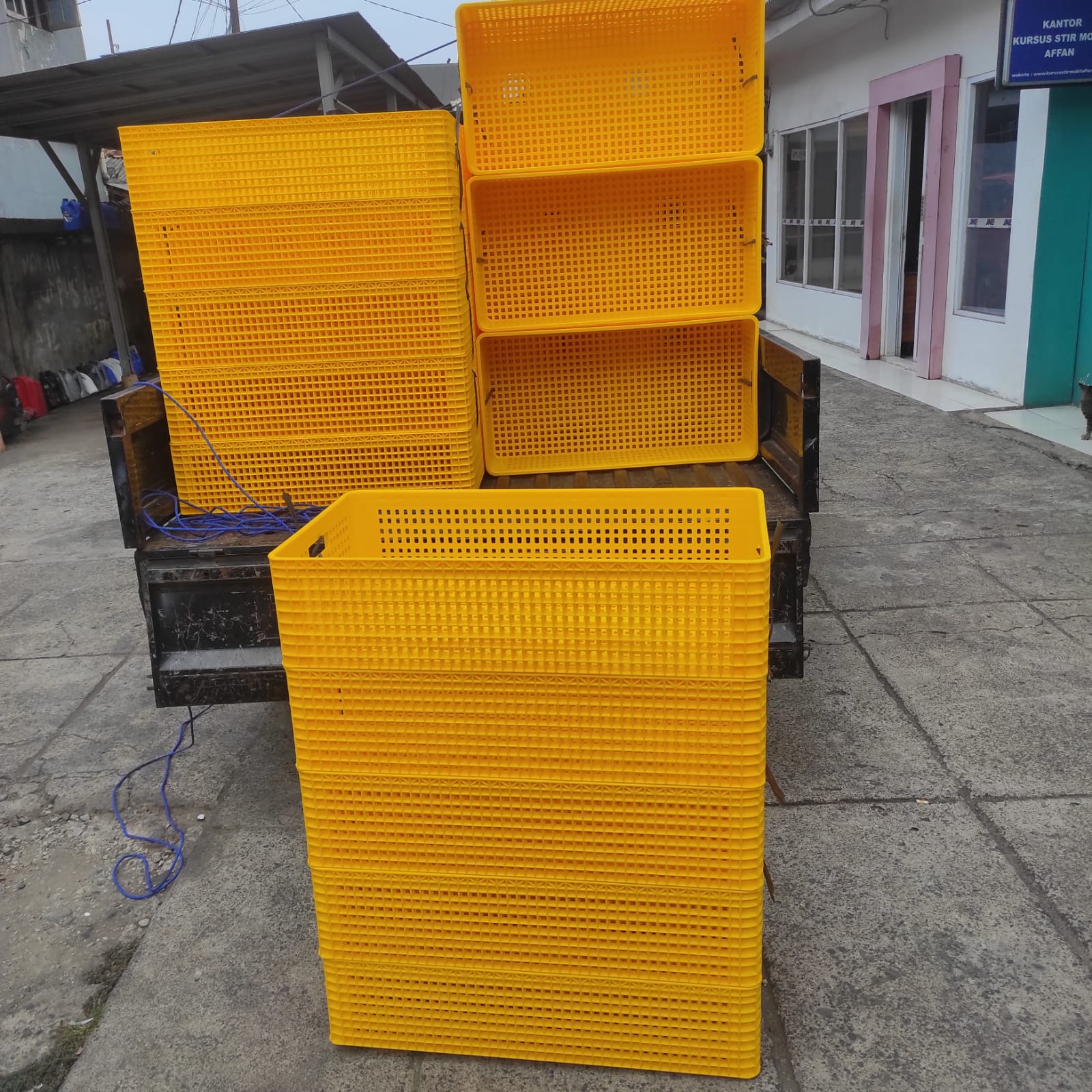 Pengiriman Box Container Plastik Industri Rabbit 7303 ke Kupang – NTT ...